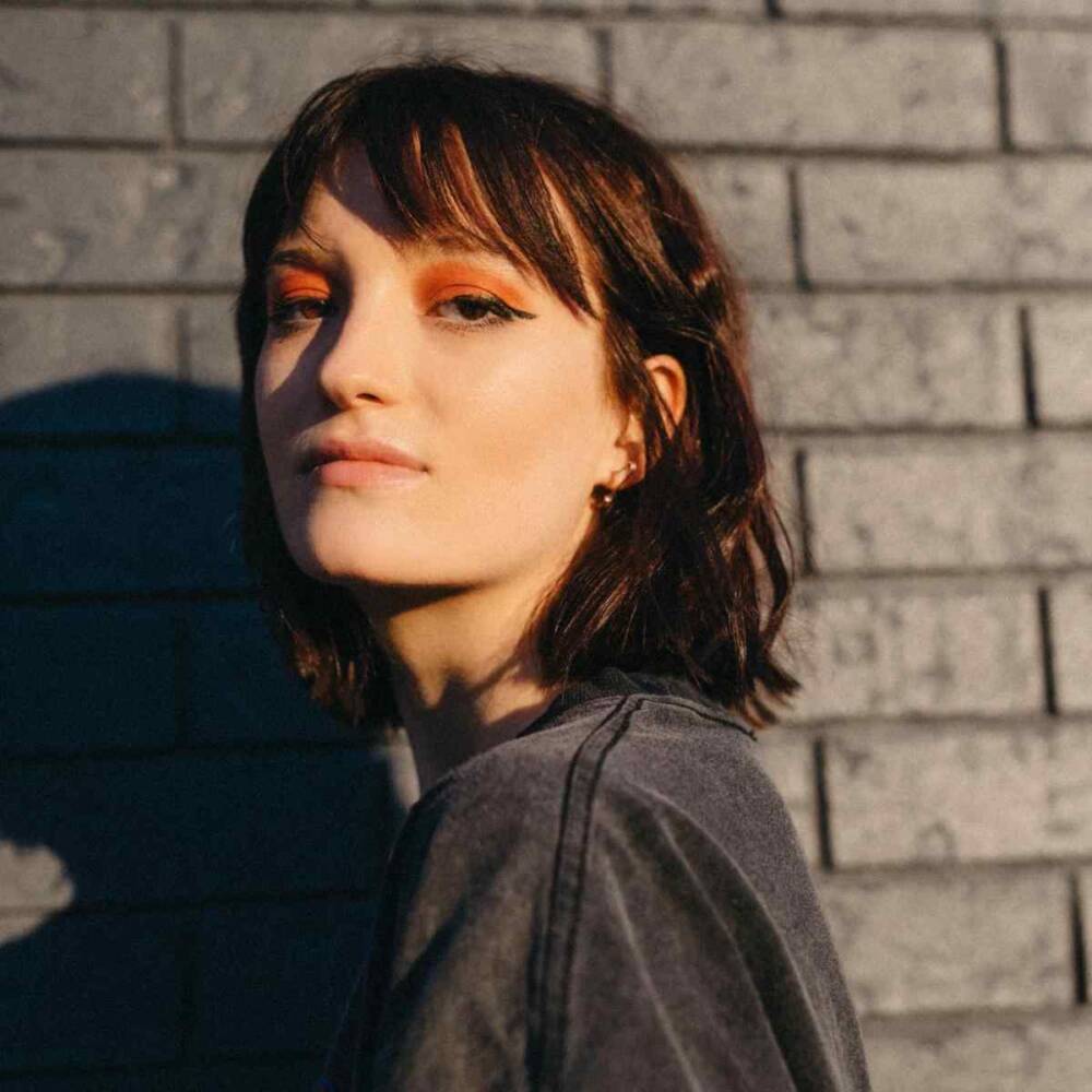 GRAE's “Permanent Maniac” Reflects on a Sparkling Connection Between ...