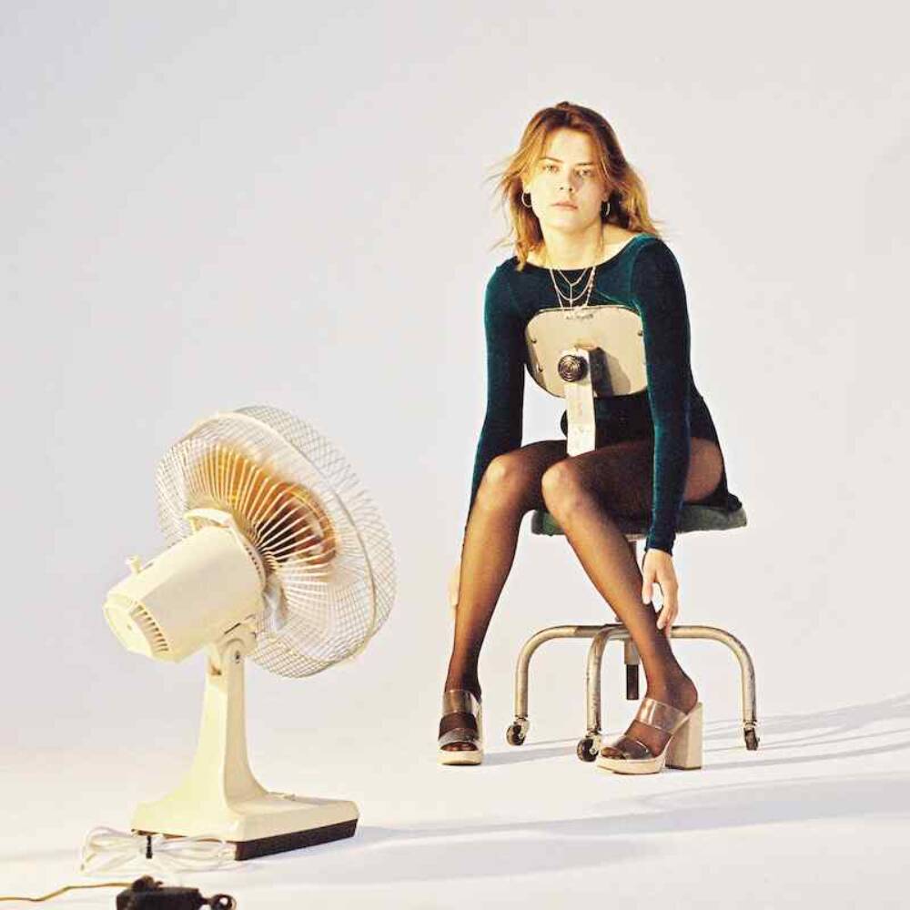 Premiere: Sara Bug’s “Die With You” Carries a Contemplative Message of ...