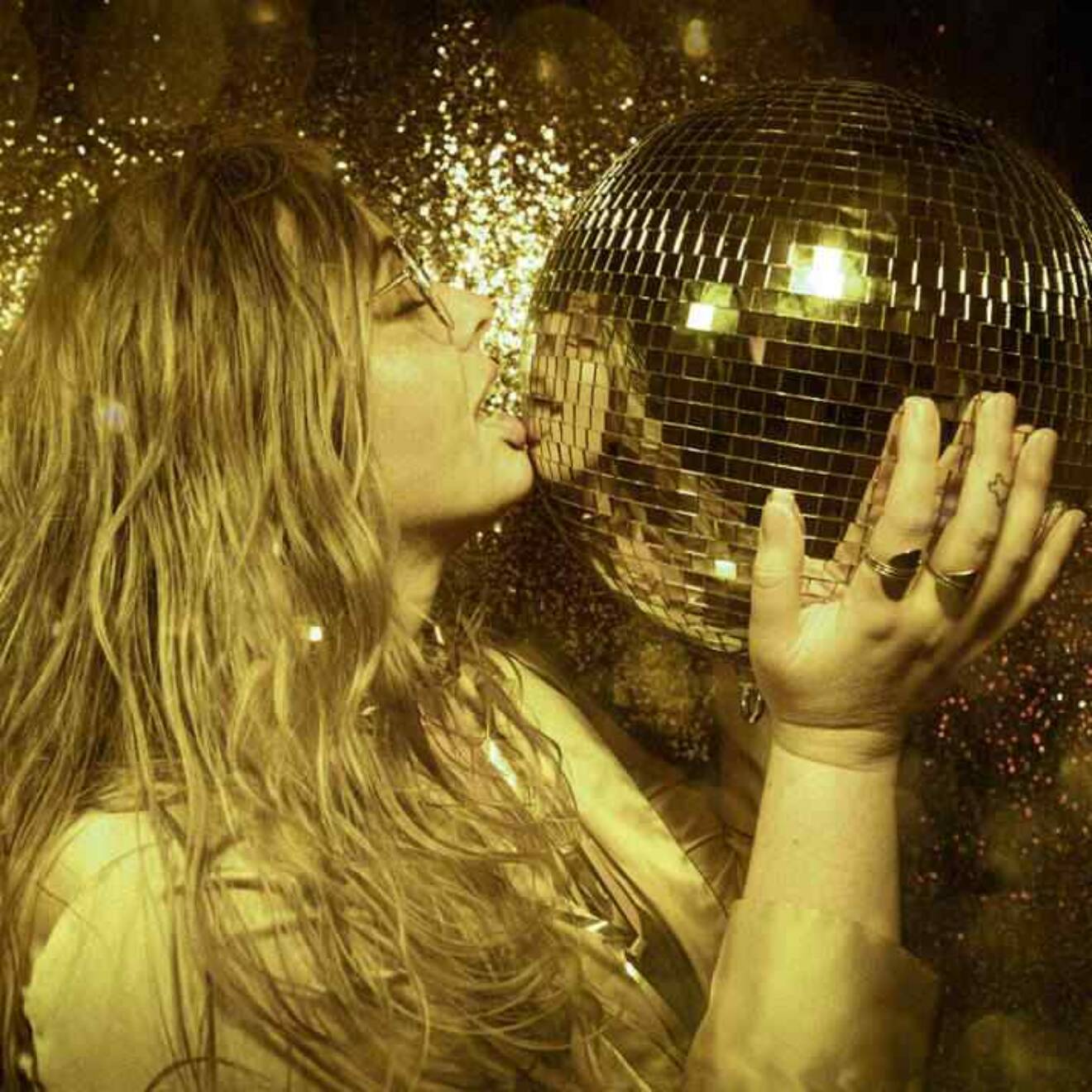 On Her Multitudinous Single, "Pretending," Orla Gartland Peels Back the ...